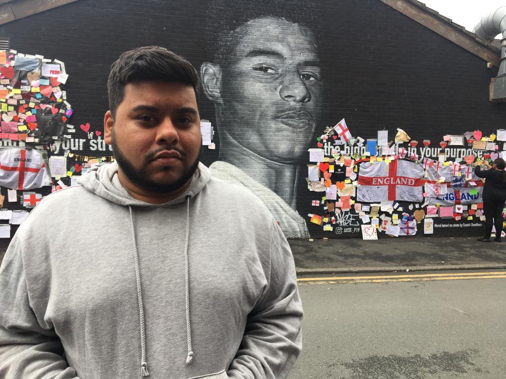 Hundreds descend on defaced Marcus Rashford mural to decry racist ...