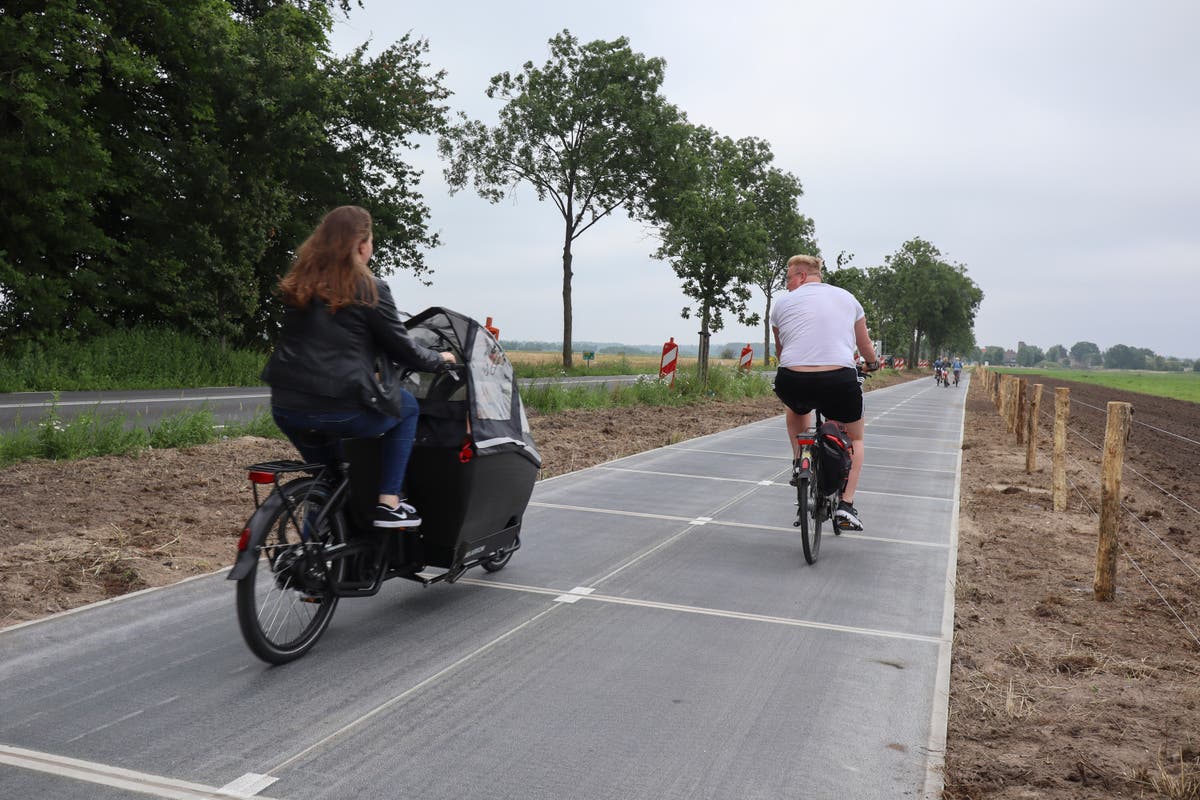 Road to future: Dutch province unveils solar bicycle path Utrecht ...