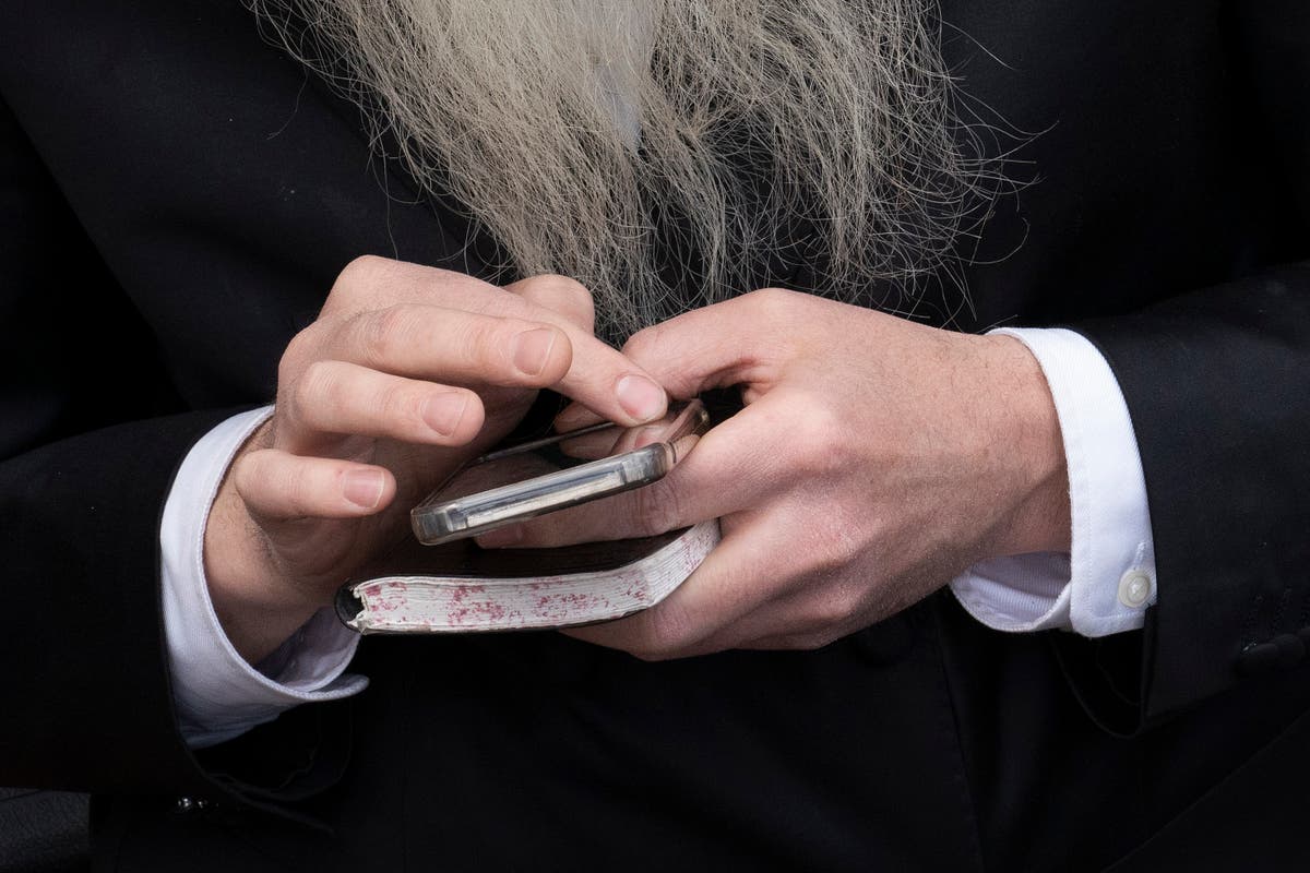 A third of adults have fallen out with someone after misreading text ...