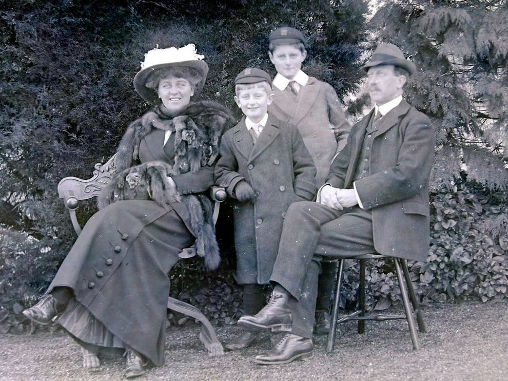 Edwardian families on summer holidays | The Independent