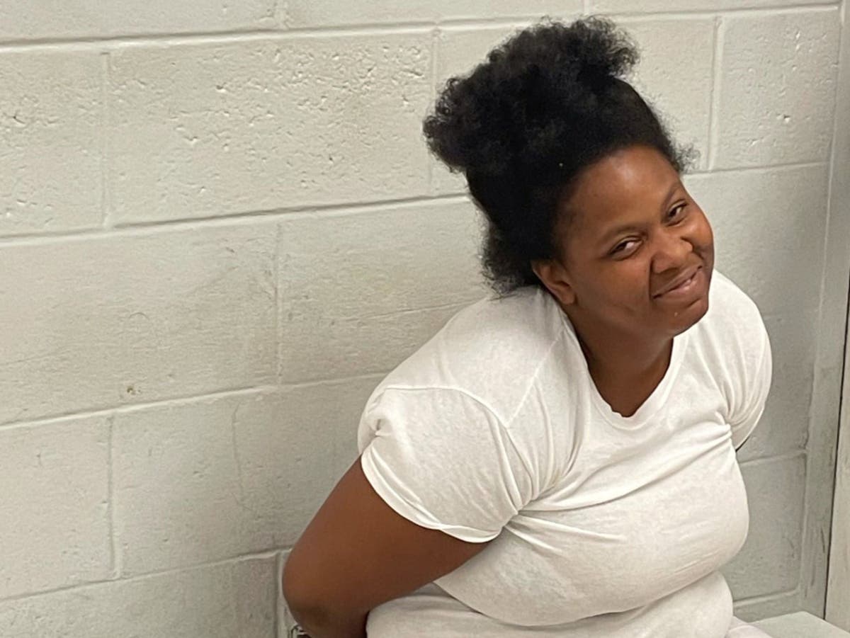 Police catch ‘weekly most wanted’ suspect after she replies to their ...