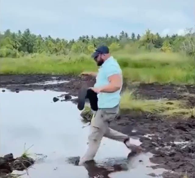 Hilarious video of man getting VERY muddy as he attempts to cross swamp ...