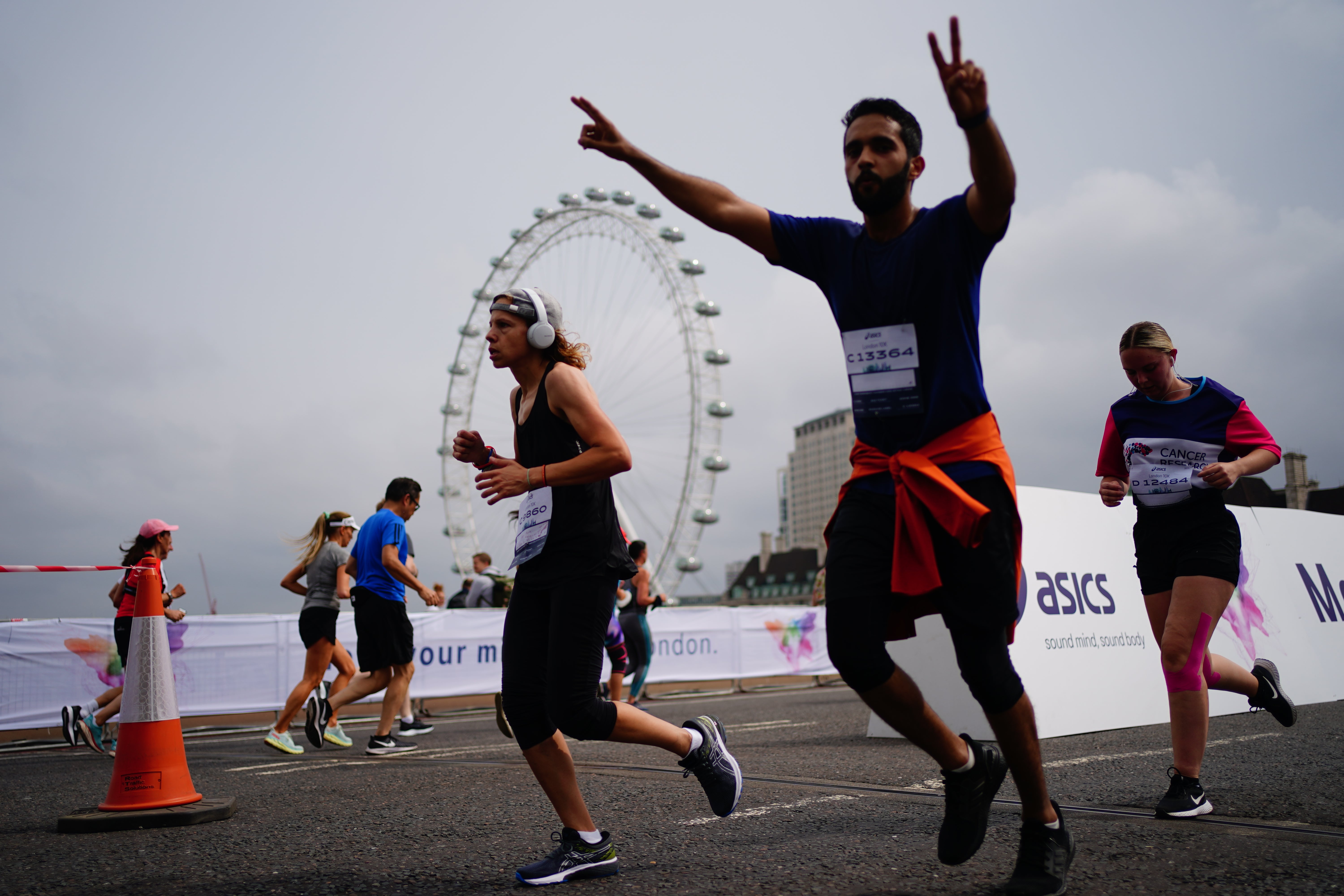 Thousands run through London in first mass 10k since lockdown was ...