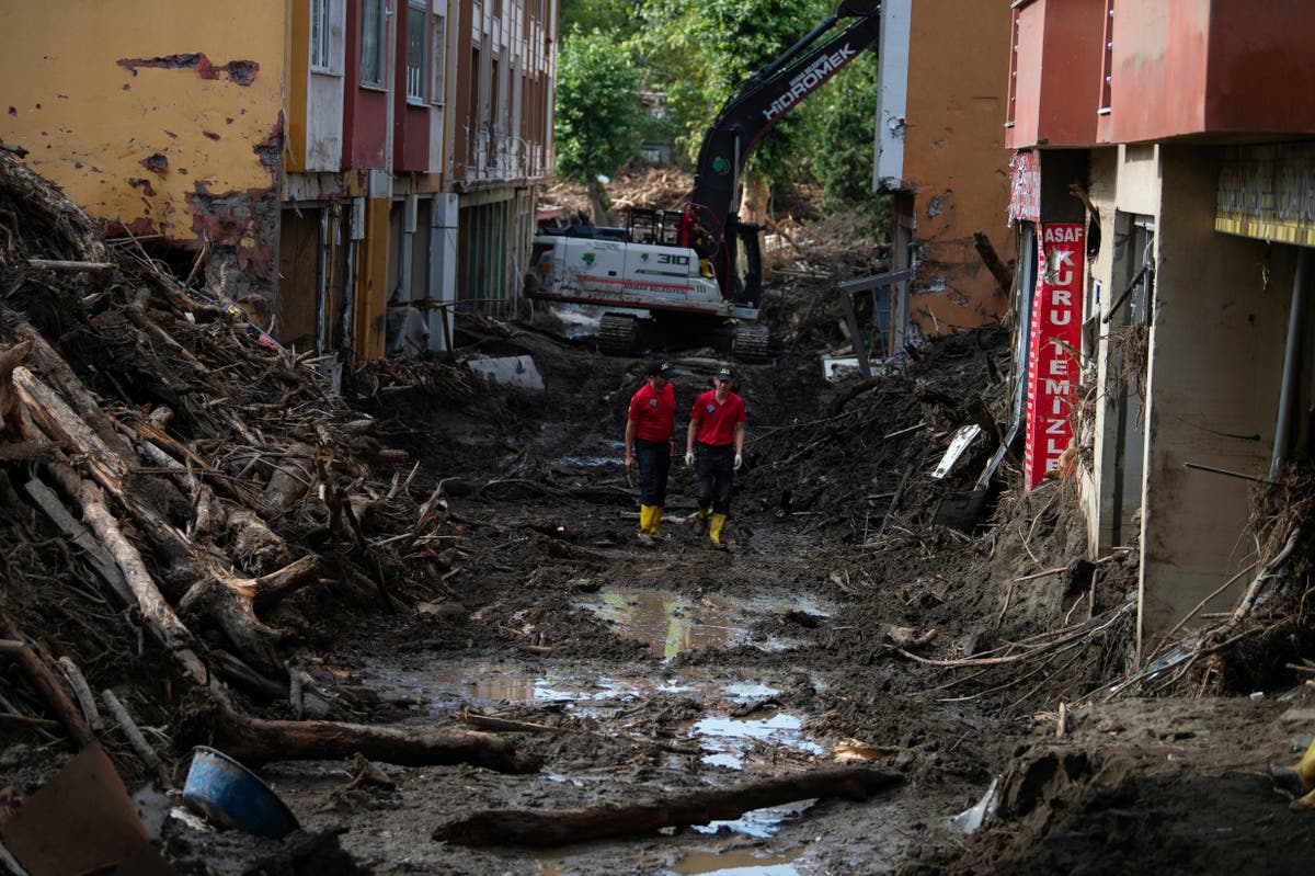 Crews continue search for missing from floods in Turkey | The Independent