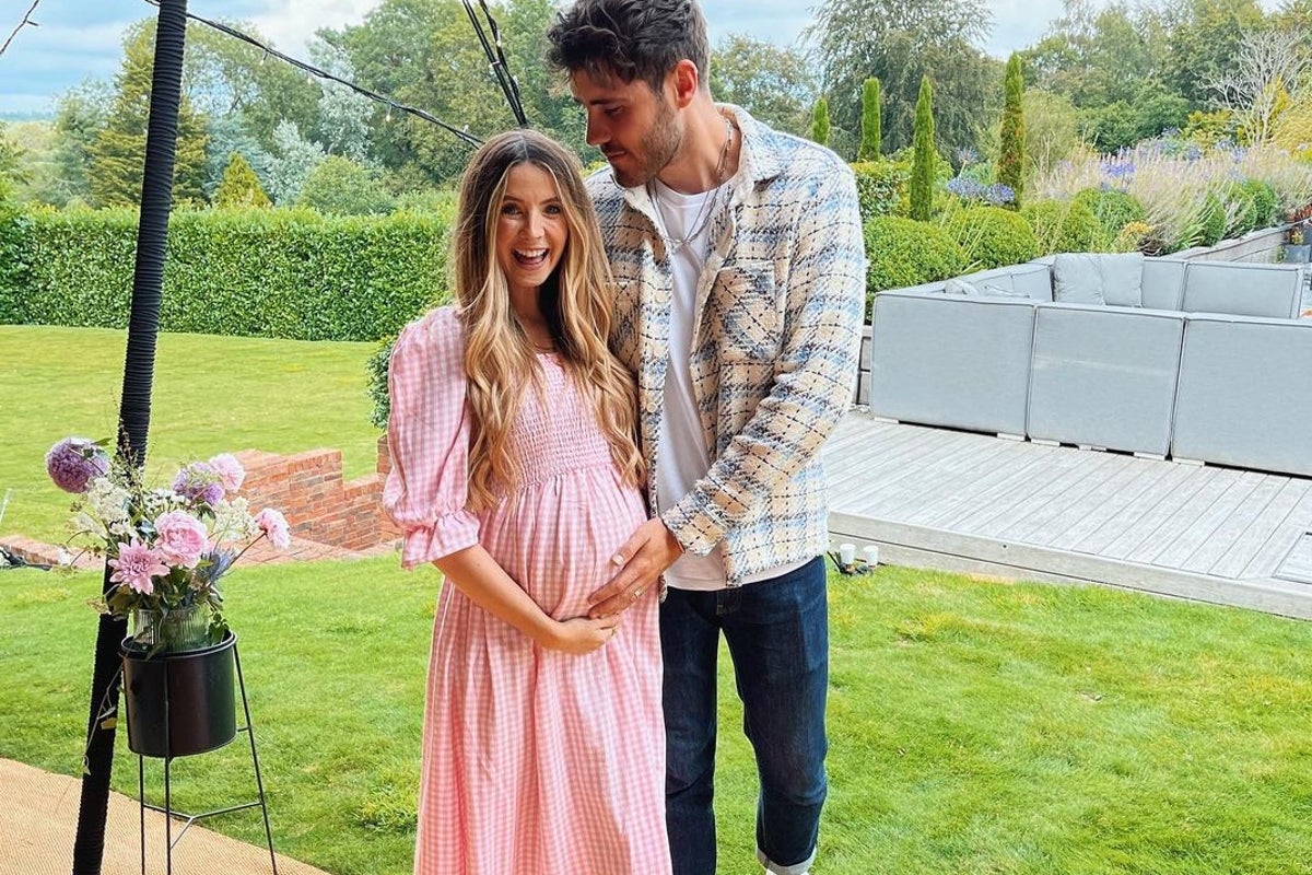 Zoella welcomes first child with boyfriend Alfie Deyes | The Independent
