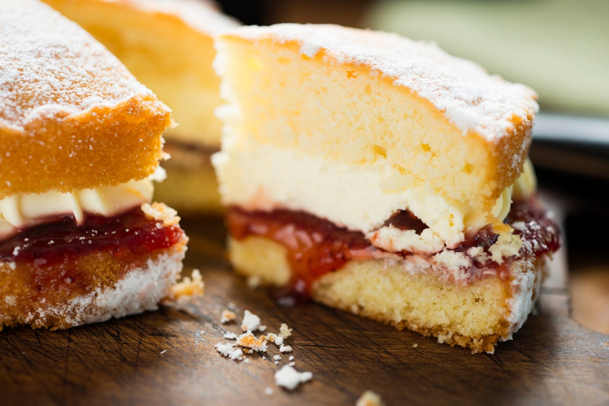 Duchess of Cornwall shares her bespoke recipe for a Victoria Sponge ...