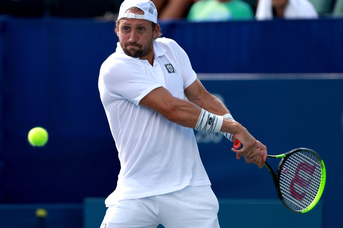 Tennys Sandgren disqualified for hitting line judge with ball after ...