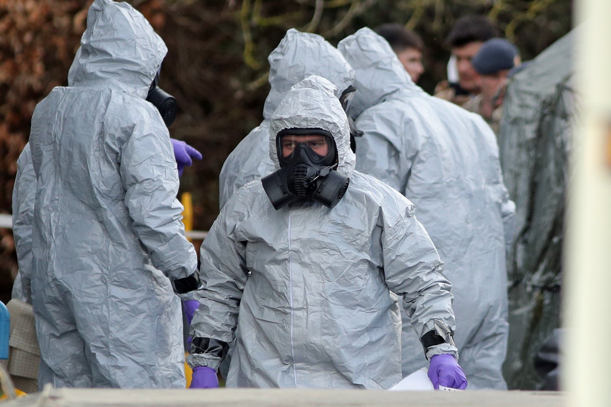 Salisbury attack live: PM calls on Russia to hand over novichok ...
