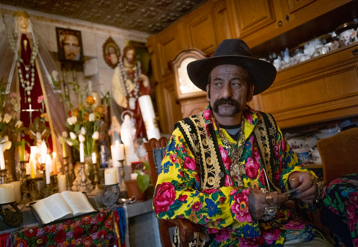 Hungary's 'last' Roma fortuneteller preserves traditions | The Independent