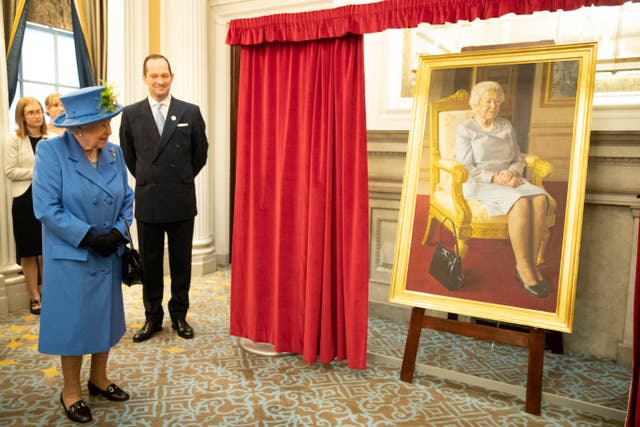 Queen Elizabeth portraits through the years | The Independent