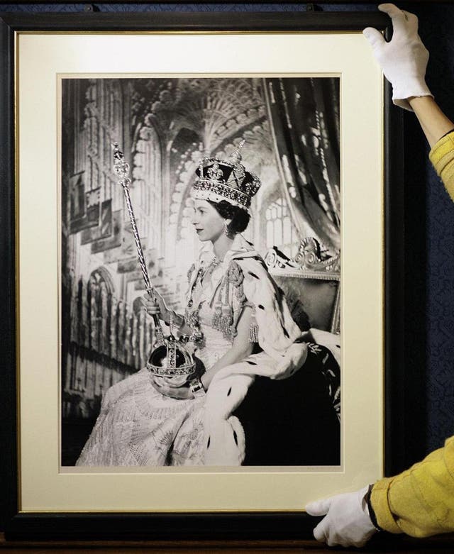 Queen Elizabeth portraits through the years | The Independent