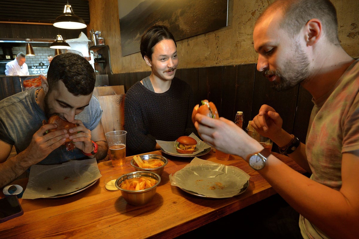 British meat-eaters collectively eat 2.5 billion beef burgers a year ...