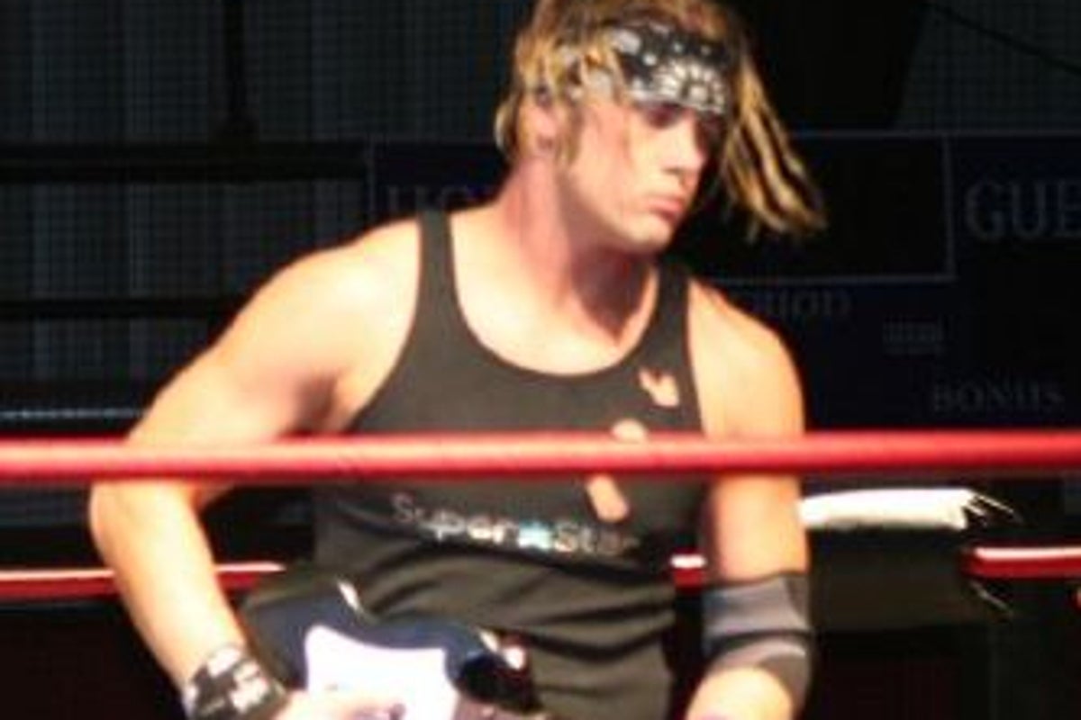 Jimmy Rave death: Pro wrestler dies after having both legs amputated ...