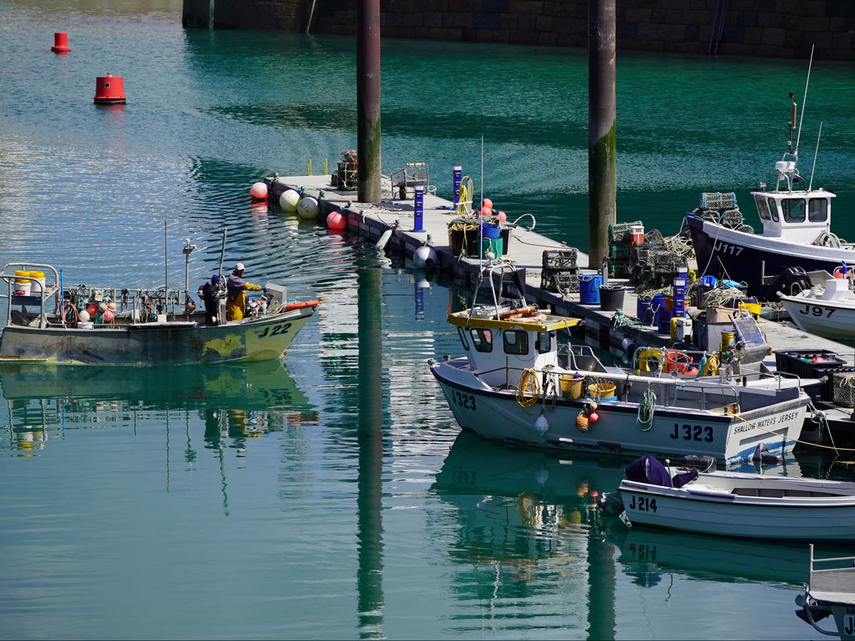 Macron postpones sanction threat as fishing row deadline passes without ...