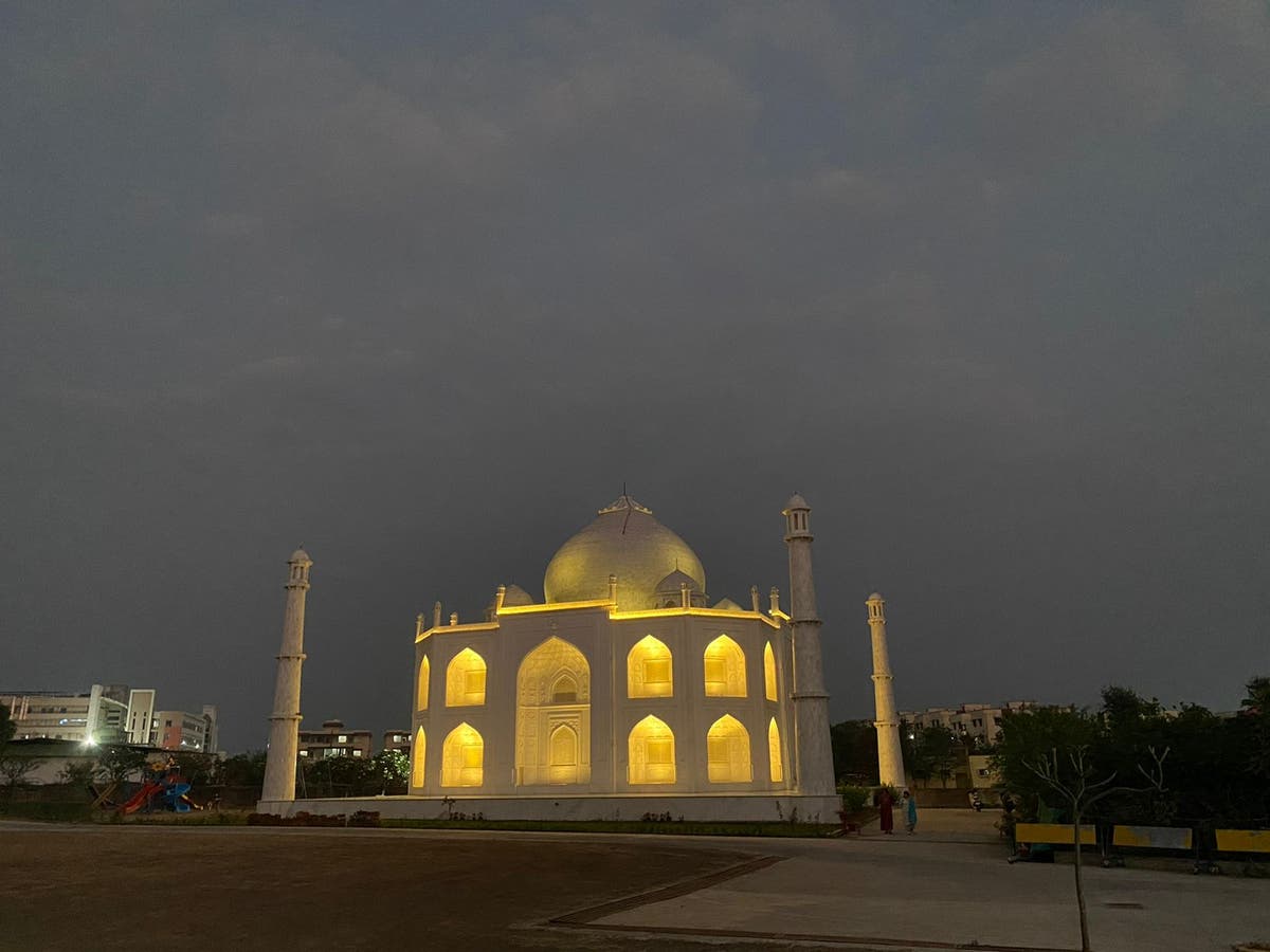 Indian businessman builds scale model Taj Mahal replica as home for his ...