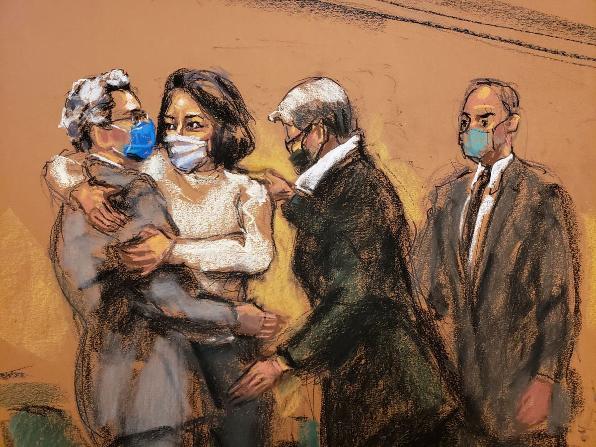 Ghislaine Maxwell trial: Defendant smiles behind mask and waves to ...