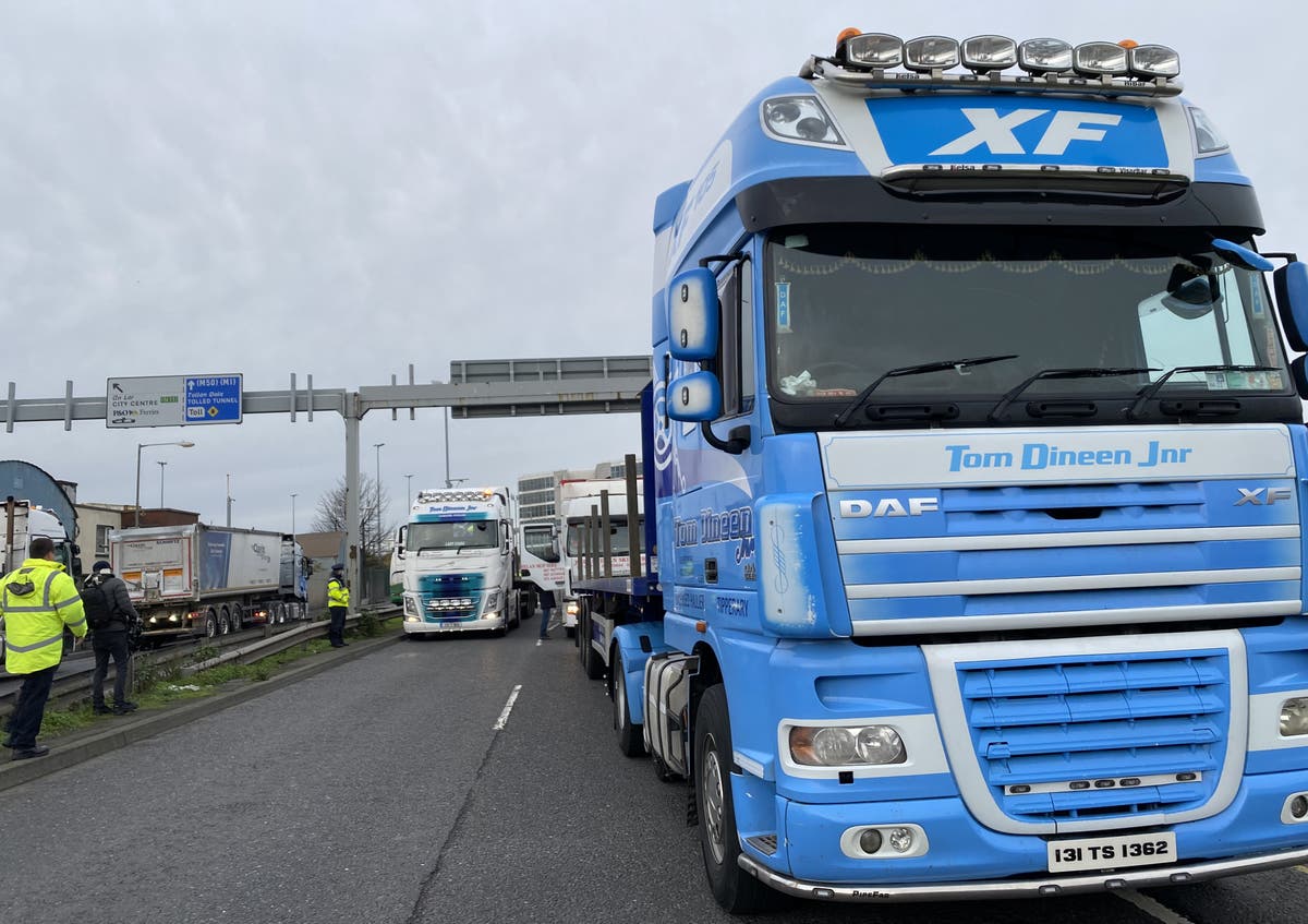 Hauliers’ protest causes rush-hour disruption in Dublin | The Independent