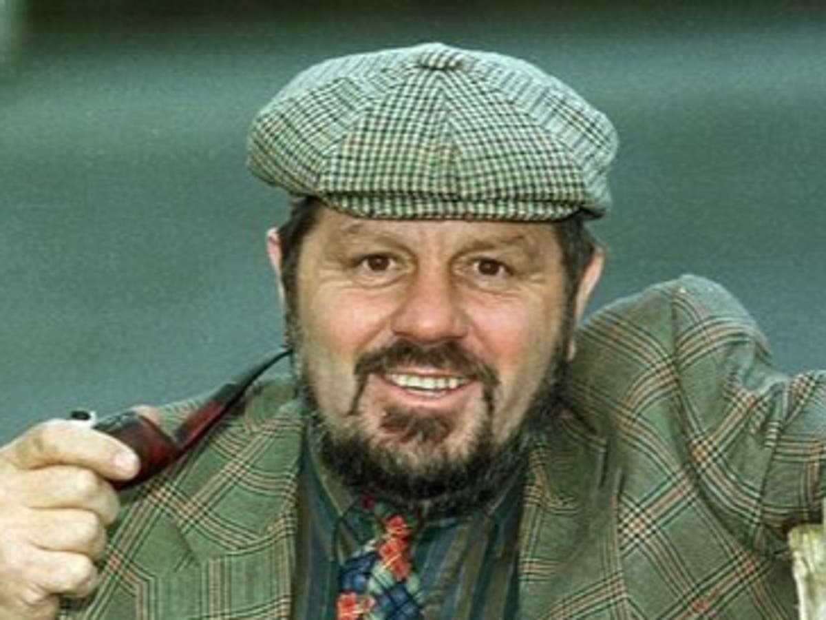 Jethro death: Cornwall-based comedian dies of Covid-19, aged 73 | The ...