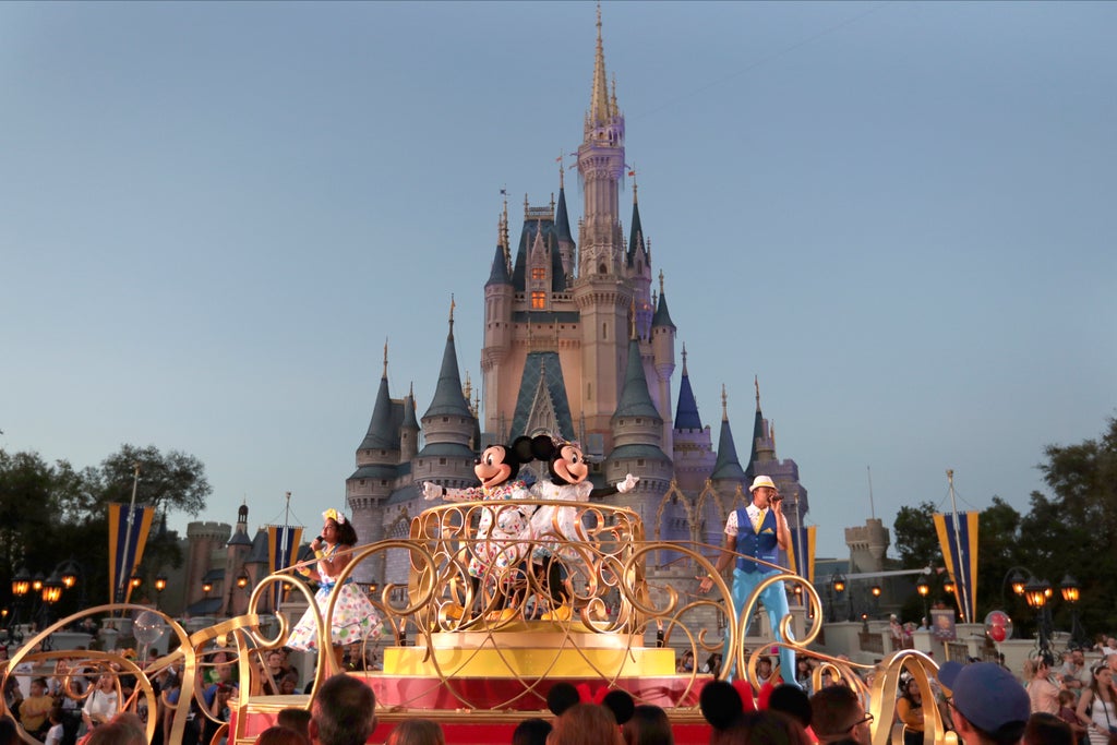 Cinderella Castle evacuated after small fire at Disney…