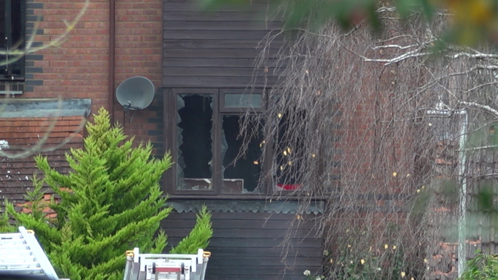 Reading fire: Witnesses report people throwing themselves from burning ...