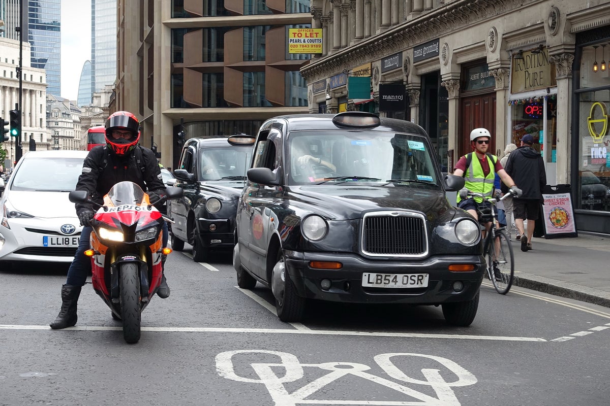 Highway Code rule changes criticised after survey finds just one in ...