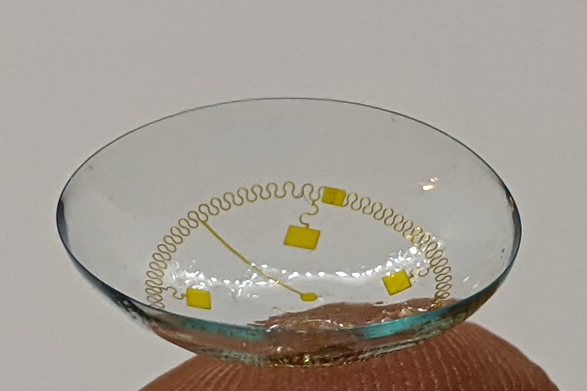 Smart contact lens delivers real-time info to your eyeballs | The ...