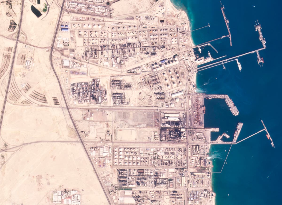 Fire at Kuwait refinery kills 2 and critically injures 5 | The Independent