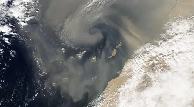 Huge Saharan dust cloud over Atlantic Ocean pictured from space | The ...