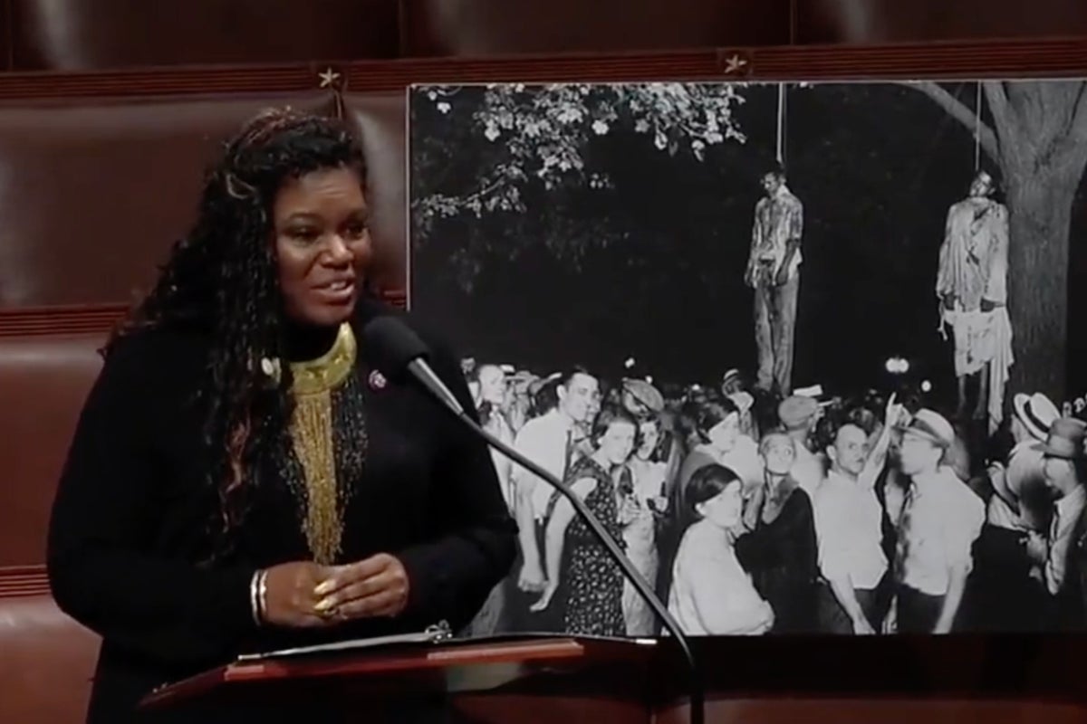 Cori Bush displays photo of lynching on House floor in protest at ...
