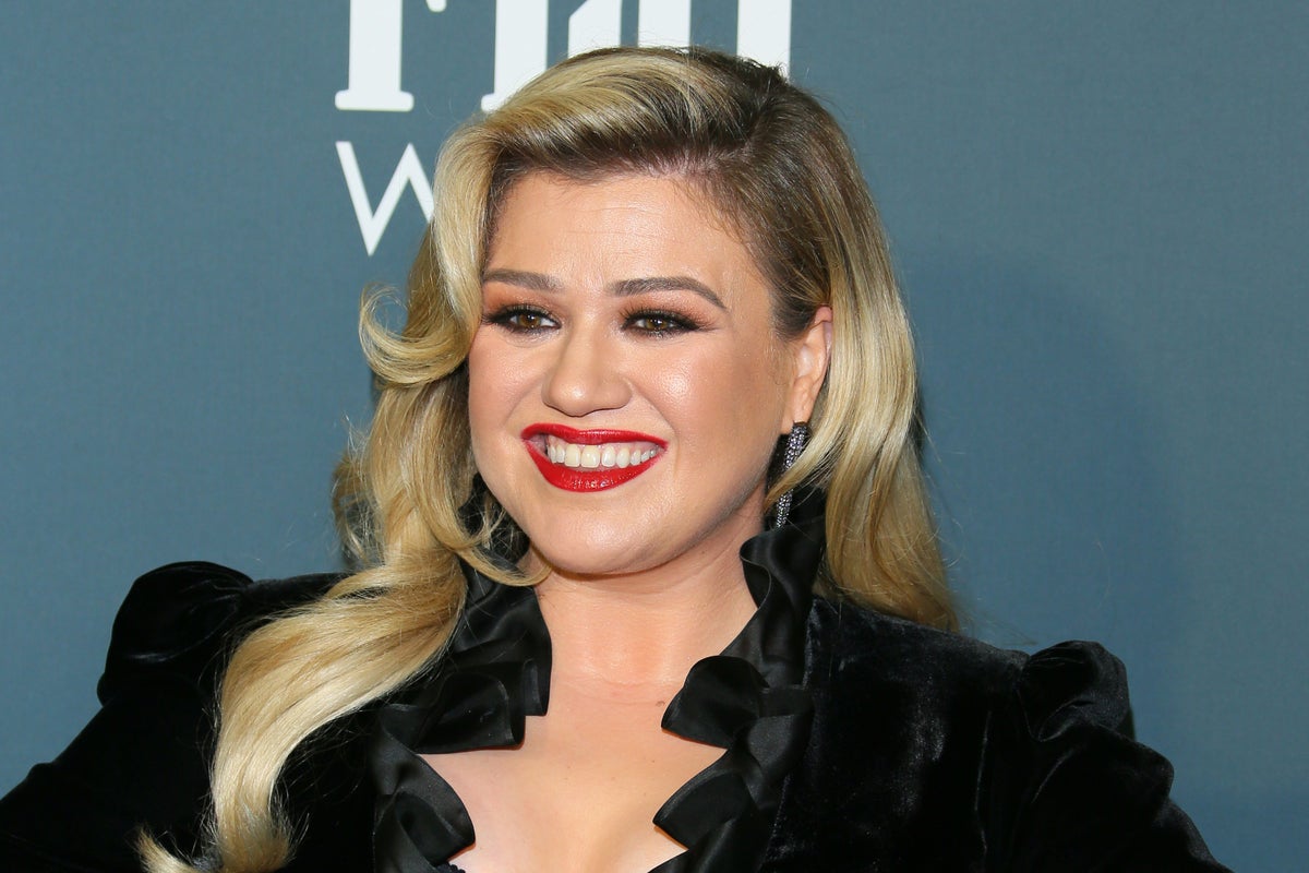 Kelly Clarkson rapidly addresses allegations of a ‘toxic workplace’ on ...