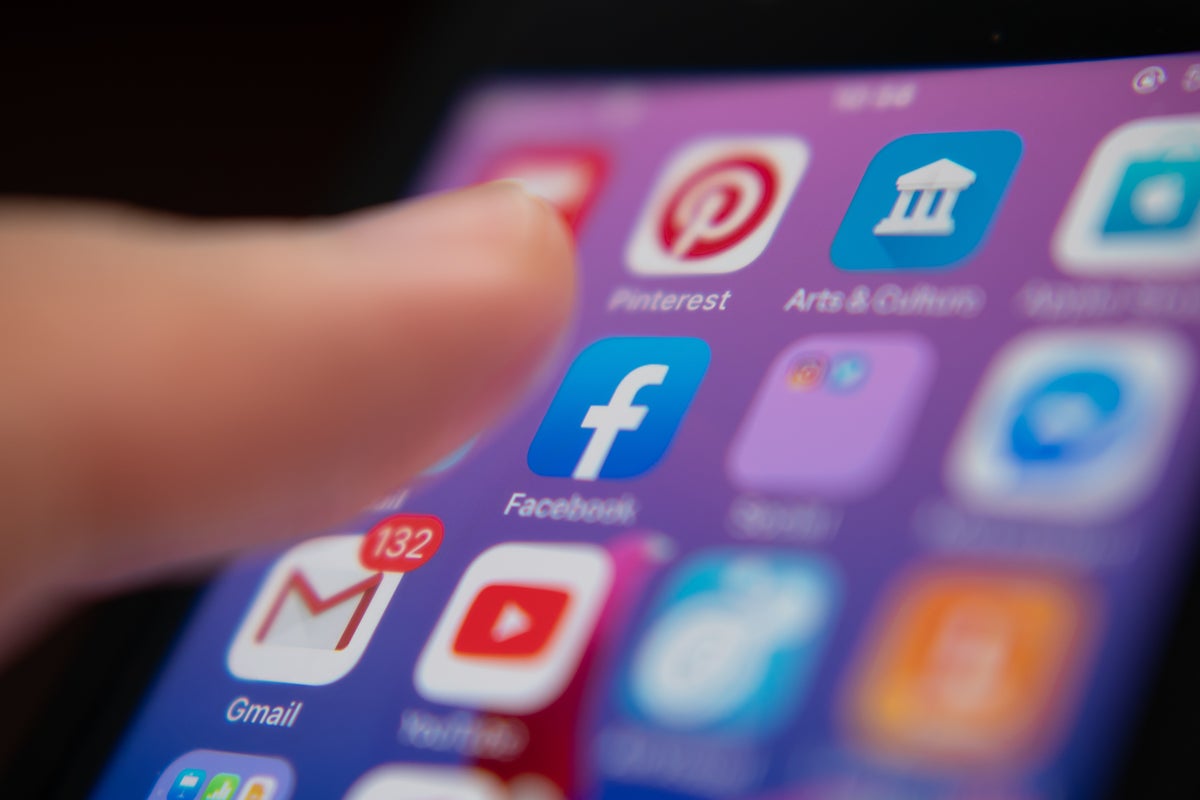 Russia blocks Facebook and Twitter in mounting crackdown on independent ...