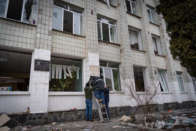 Inside the shelled Ukrainian city where soldiers and civilians are ...
