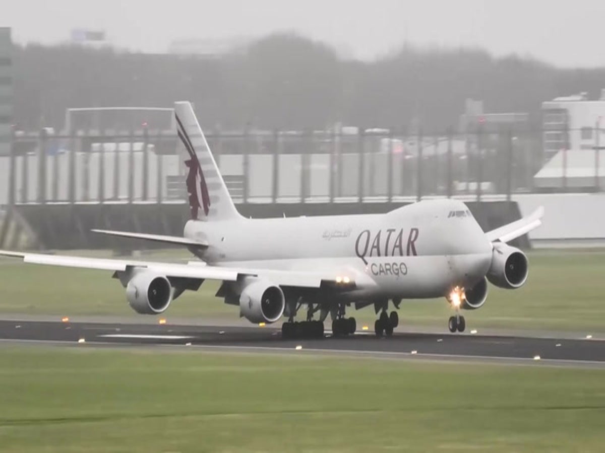 Qatar Airways 747