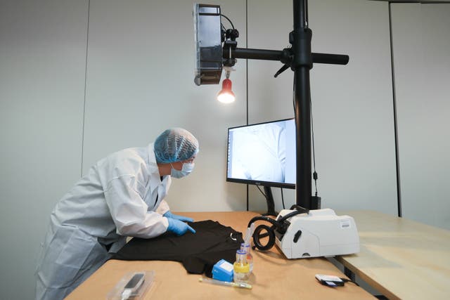 New forensics technology can detect blood specks on dark clothing ...