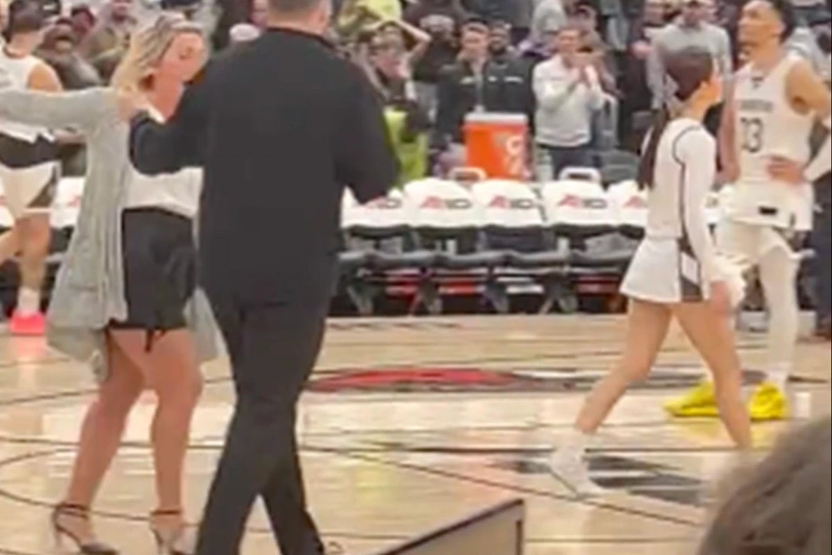 Cheerleader storms off after player hurls abuse at her | The Independent
