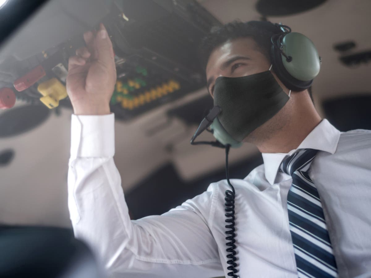 US pilots file lawsuit against federal mask mandate on planes | The ...