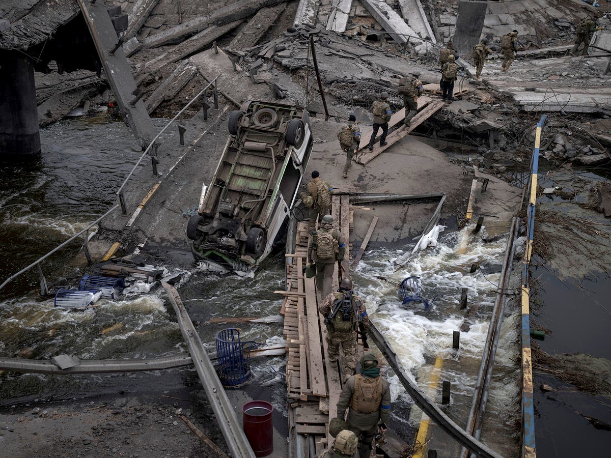 Russian soldiers being removed from front line with frostbite because ...