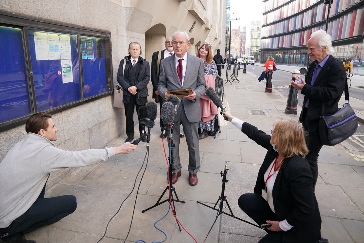 Police fail in bid to force journalist and ex-minister to reveal source ...