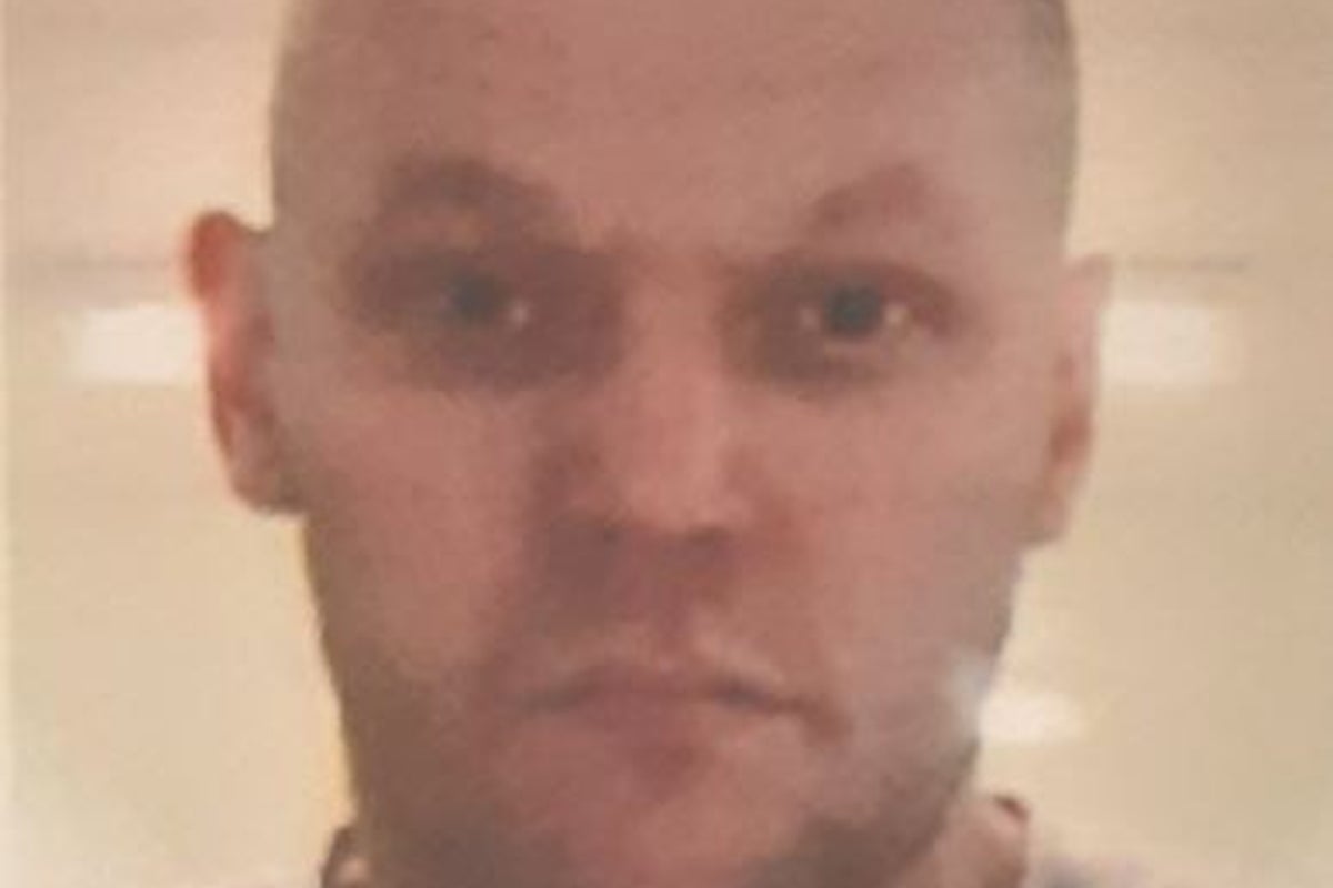 Shane Farrington: Convicted killer on the run after absconding from ...