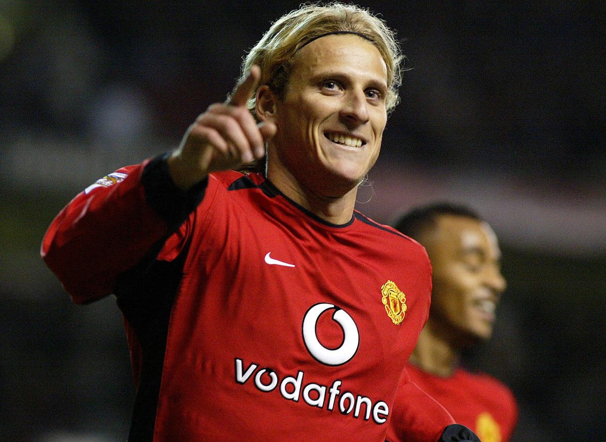 Diego Forlan hoping Manchester United are competing for trophies next ...