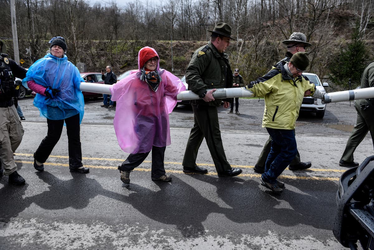 Arrests as protesters blockade West Virginia coal plant where Senator ...