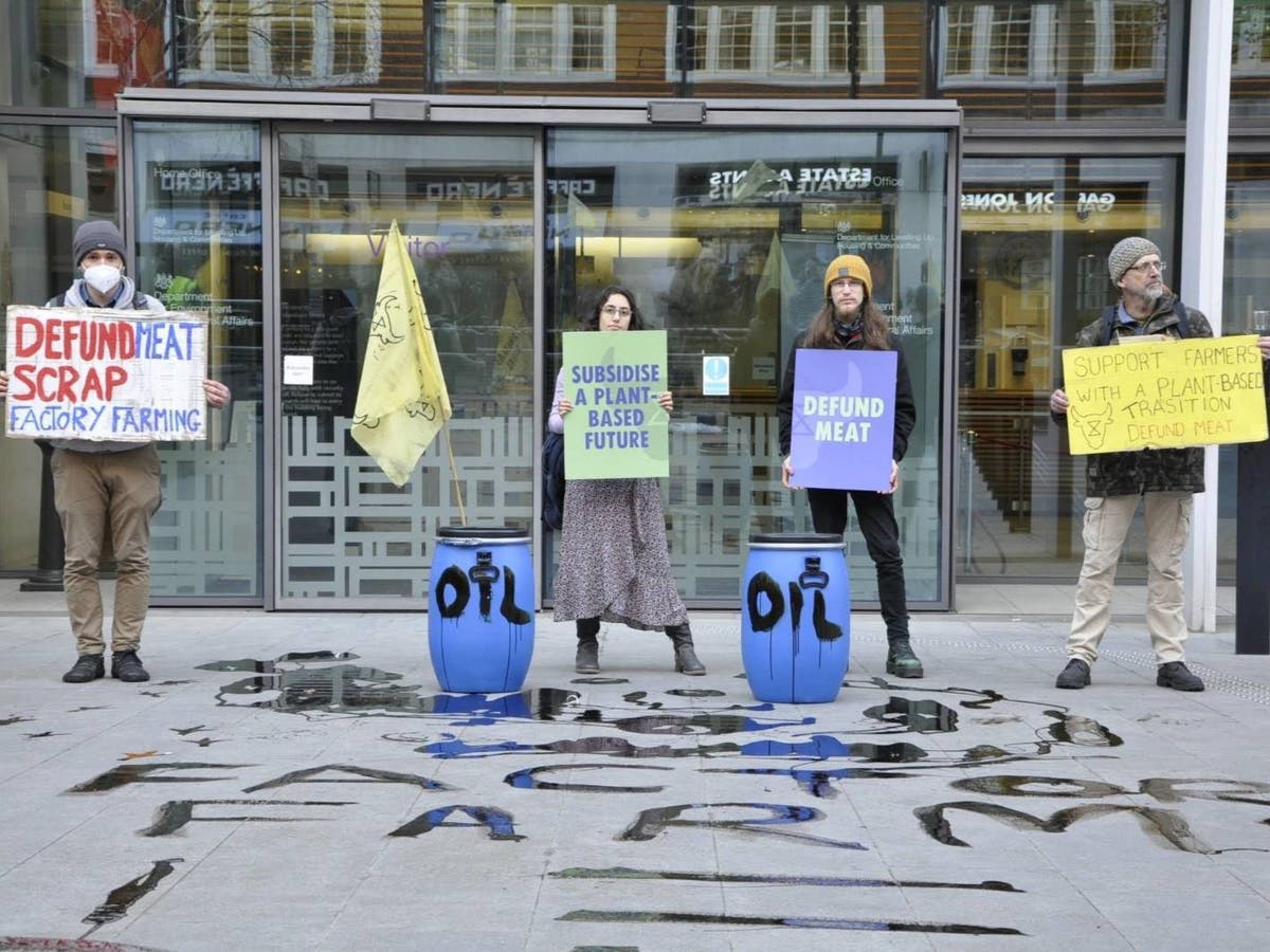 Climate activists arrested in protest over oil links to factory farming ...