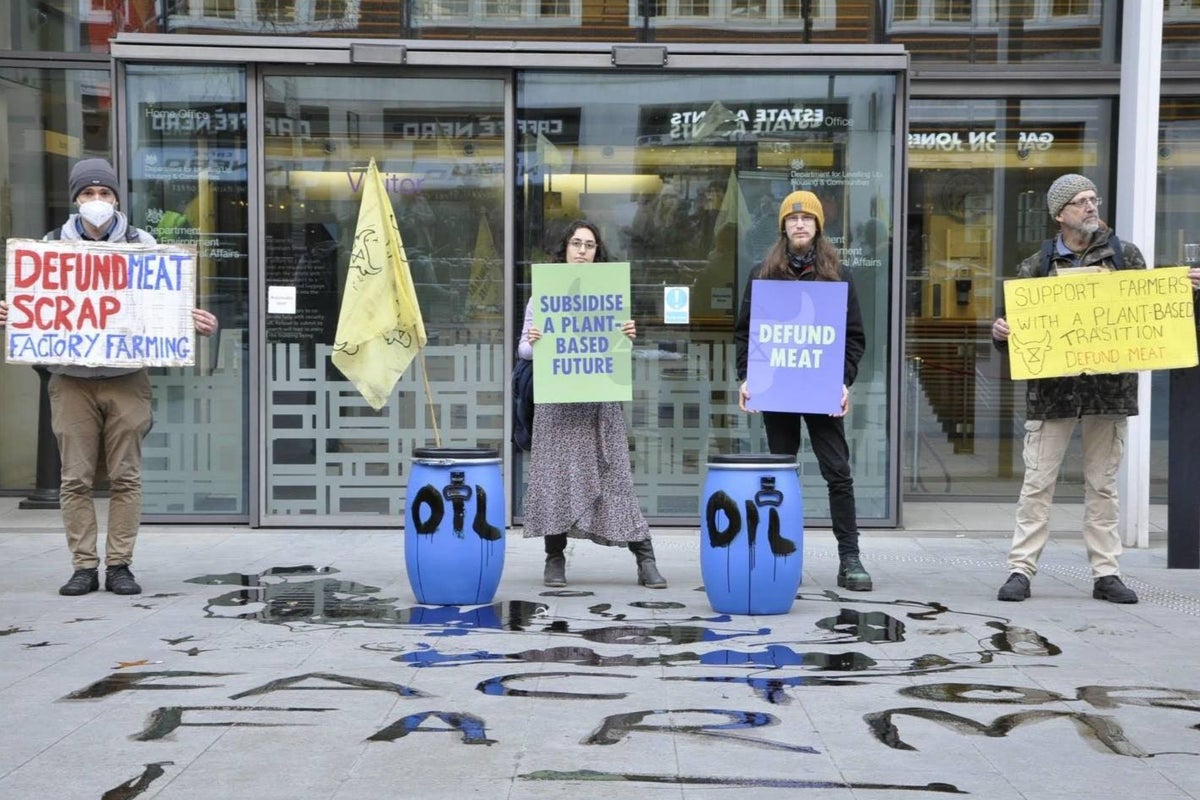 Climate activists arrested in protest over oil links to factory farming ...