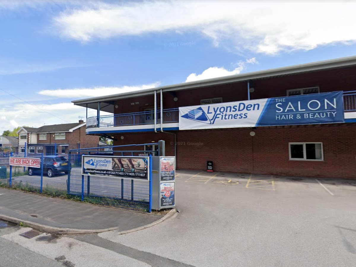 Bagillt: Two dead and three seriously injured after car crashes into ...