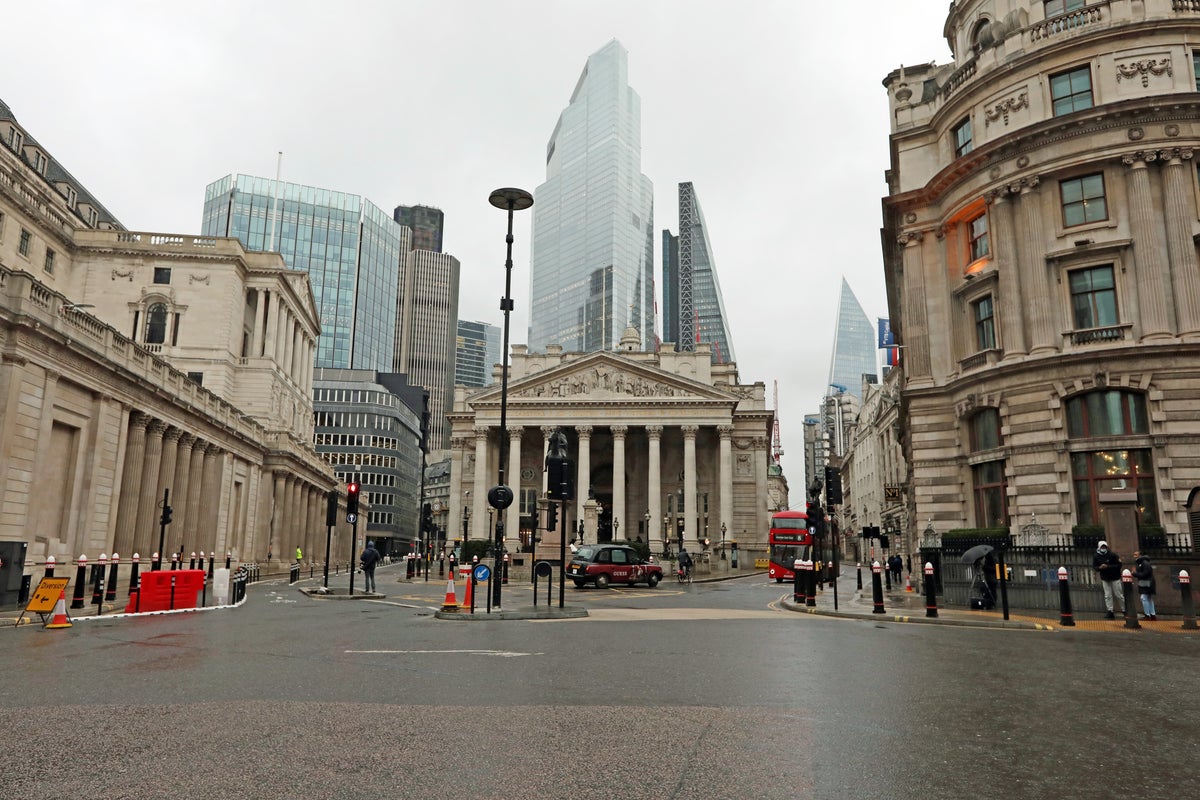 Markets slump ahead of predicted interest rate hikes | The Independent