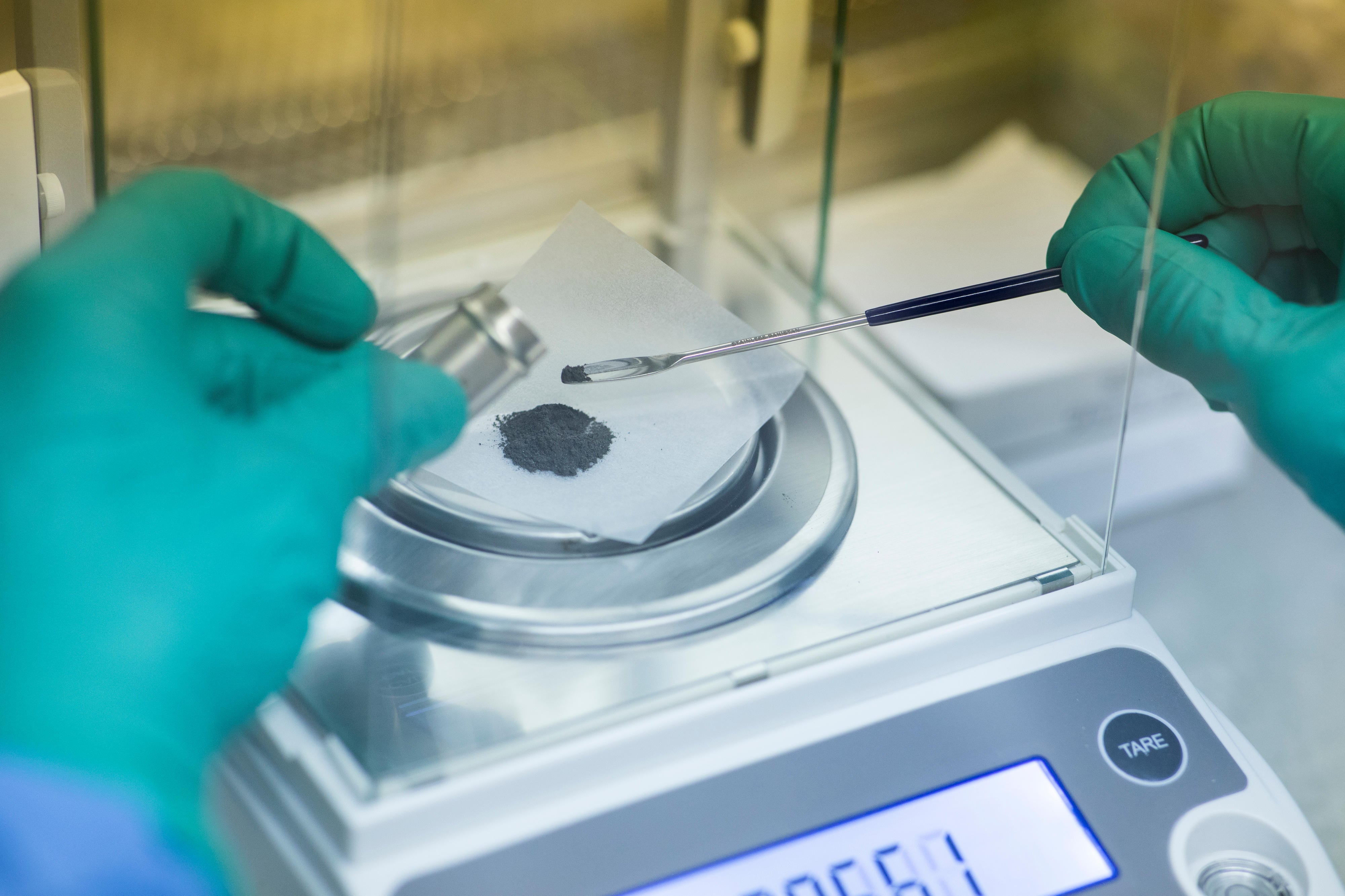 Scientists grow plants in soil from the moon for the first time | The ...