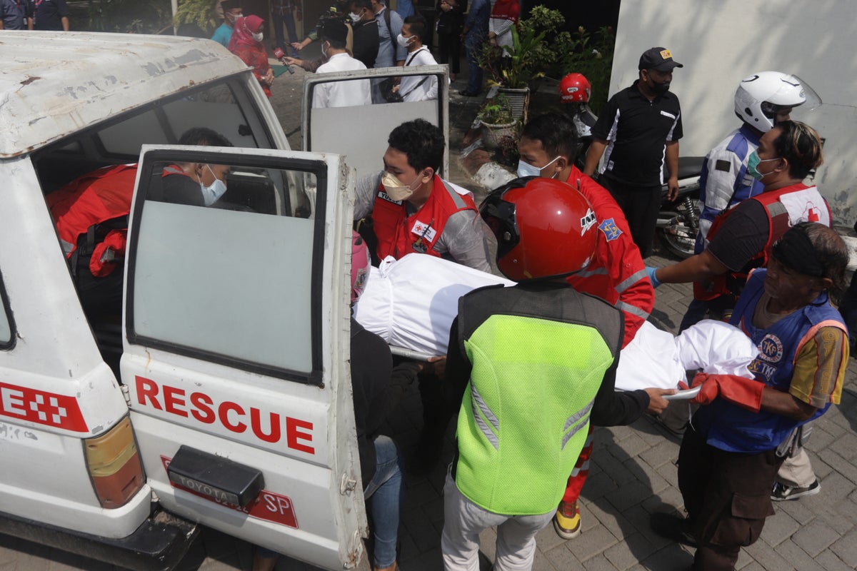 Indonesia bus crash: 14 dead after driver slams into highway billboard ...
