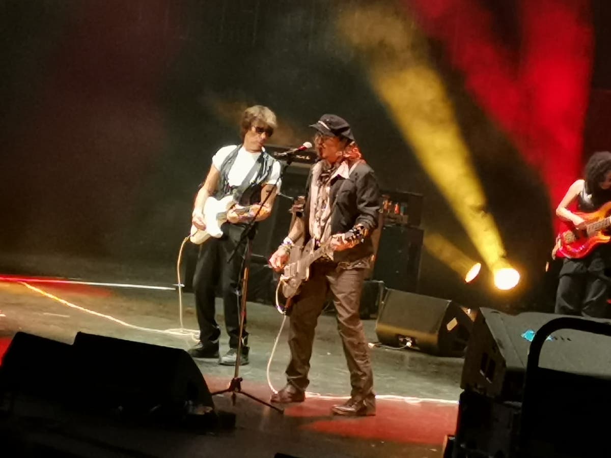 Johnny Depp gets standing ovation at Royal Albert Hall show with Jeff ...
