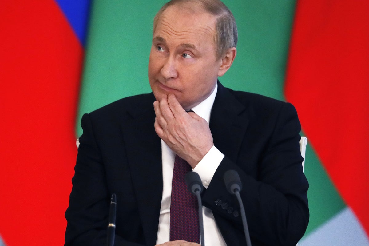 Putin’s bodyguards ‘collect his poo on trips abroad and take it back to ...