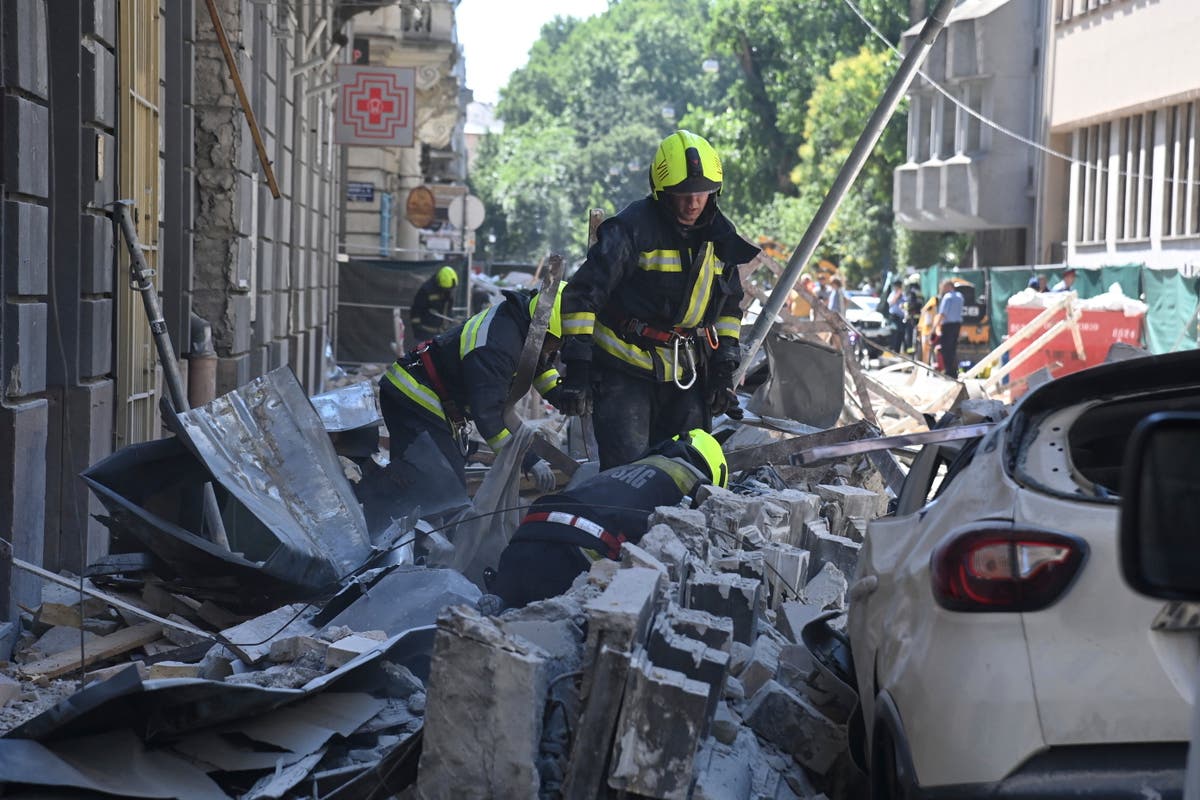 4 injured as apartment building roof collapses in Budapest | The ...